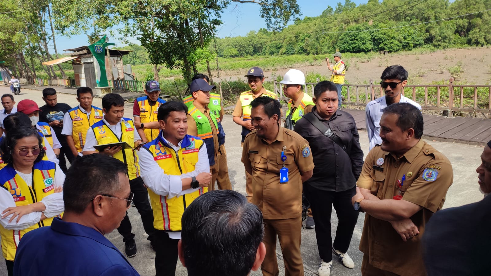 Carikan Solusi Atasi Banjir Rob BK, BBPJN Kaltim Kunjungi Jalan Piere ...